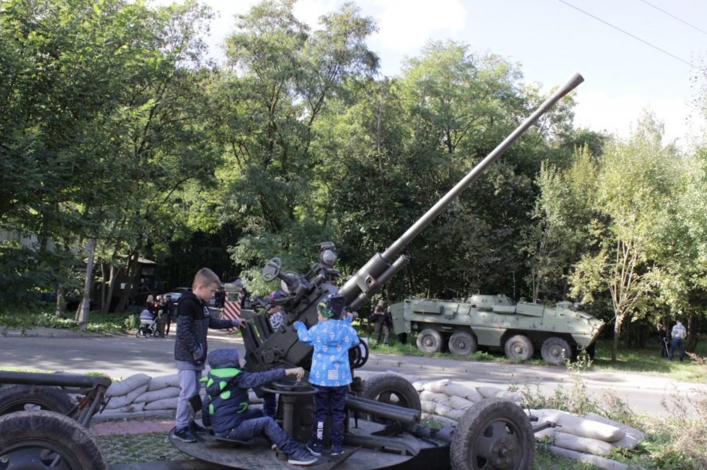 Kompania Bytom organizuje dzień otwarty dla fanów militariów | Radio ...